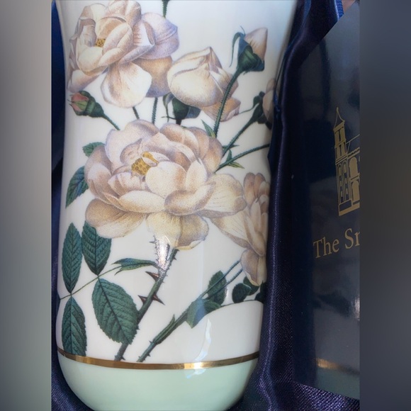 Goebel | Accents | Goebel Vase Smithsonian Rose Collection 85 Vintage ...